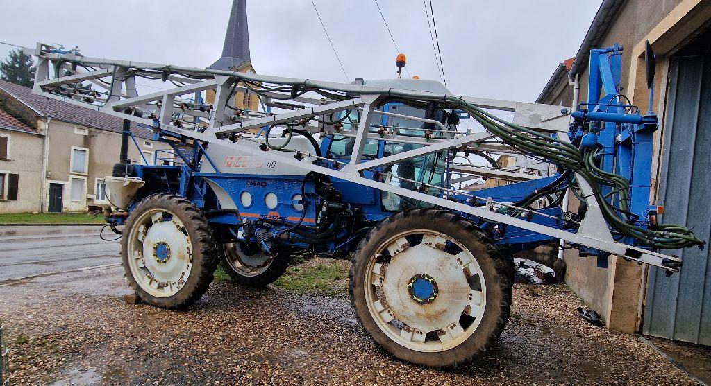 MATROT M44D110 d'occasion - Pulvérisateur automoteur - 110 ch - 1997