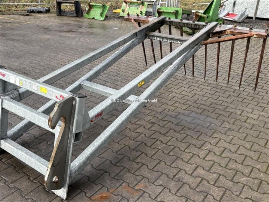 FLIEGL SILOPRATZE 3000 MM d'occasion - Remorque distributrice - 2022