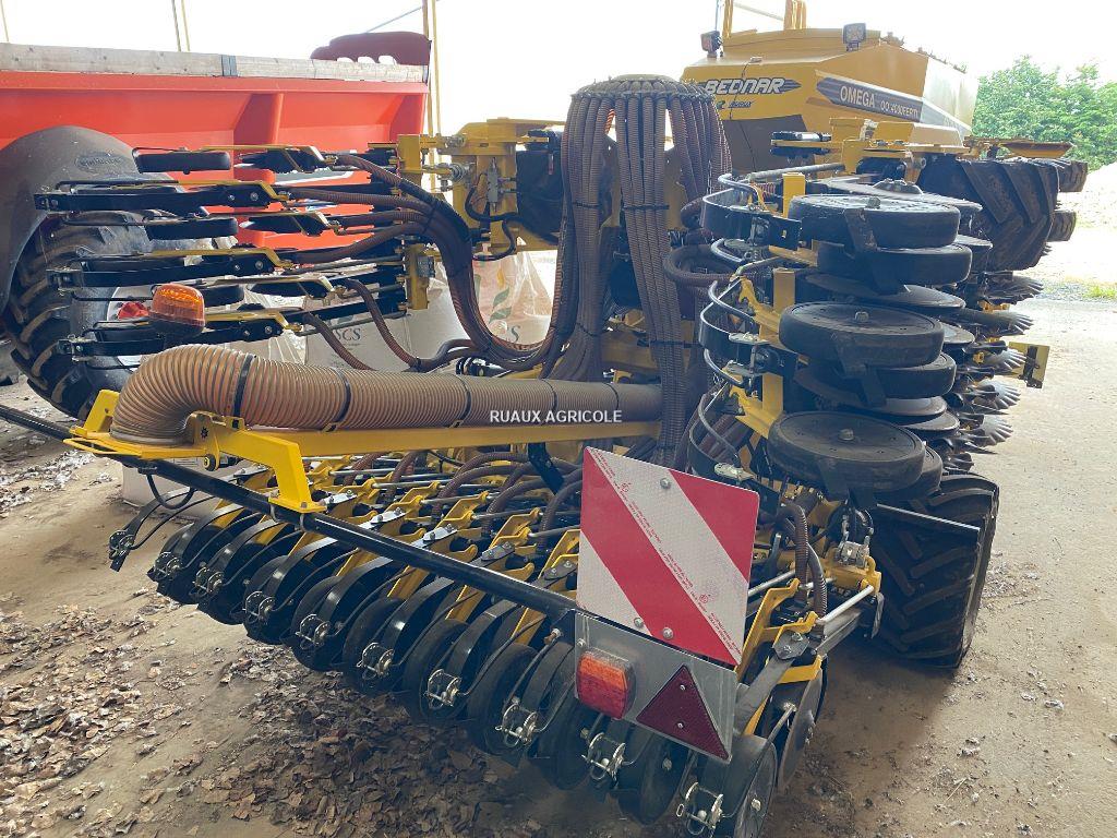 BEDNAR OMEGA OO 4000 FERTI d'occasion - Semoir à grains - 2022